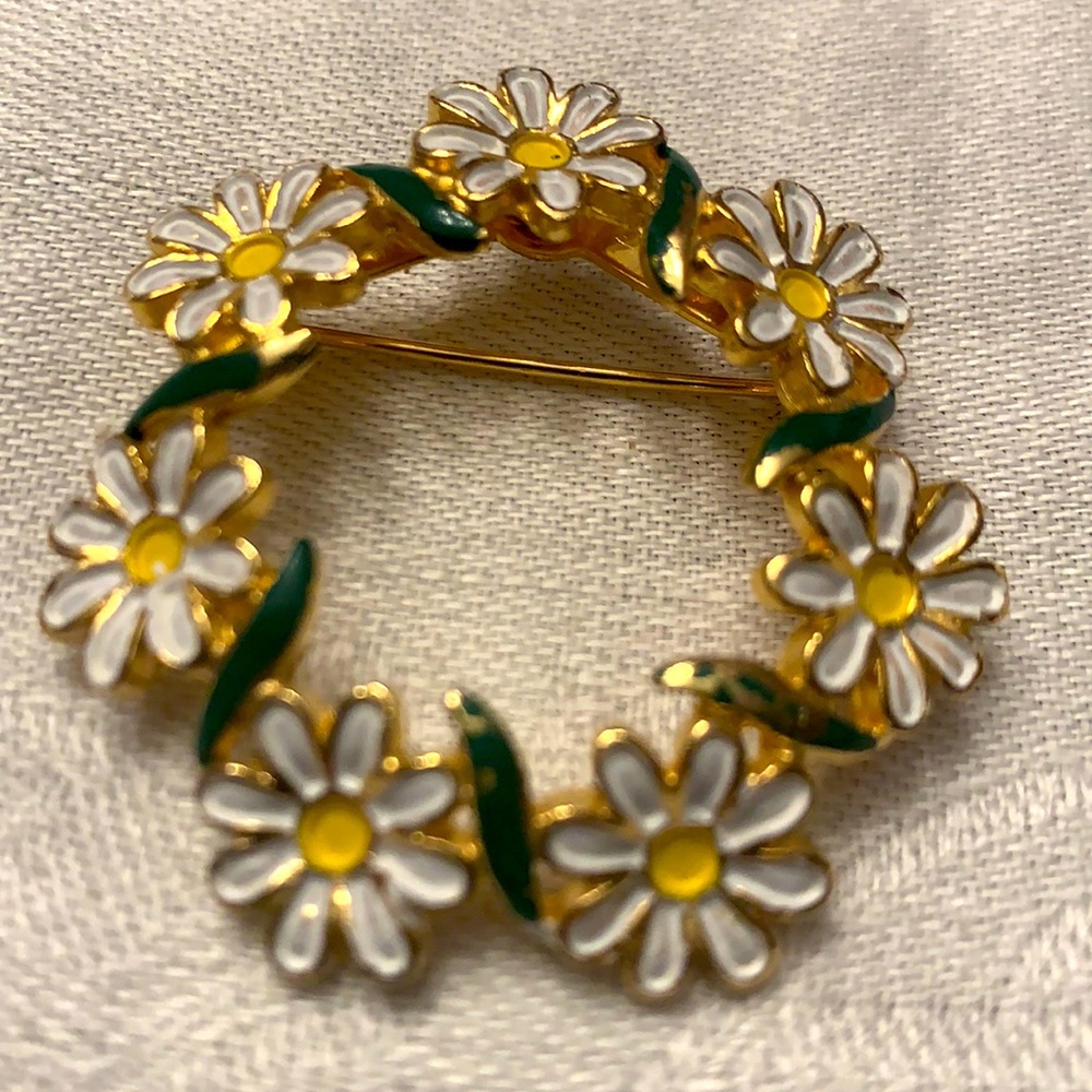 Vintage Daisy Brooch - Gem